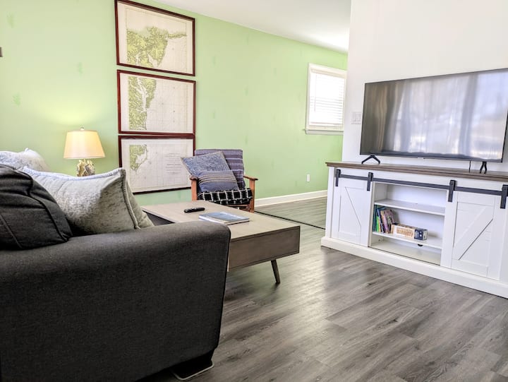 Seahorse Ranch, King Bed, Two Blocks From Beach - Cape May Point, NJ