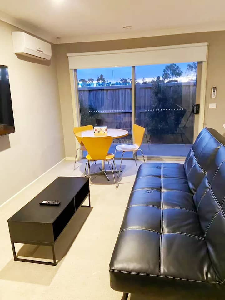 Charming 3-bed Family Home–spacious&convenient! - Werribee