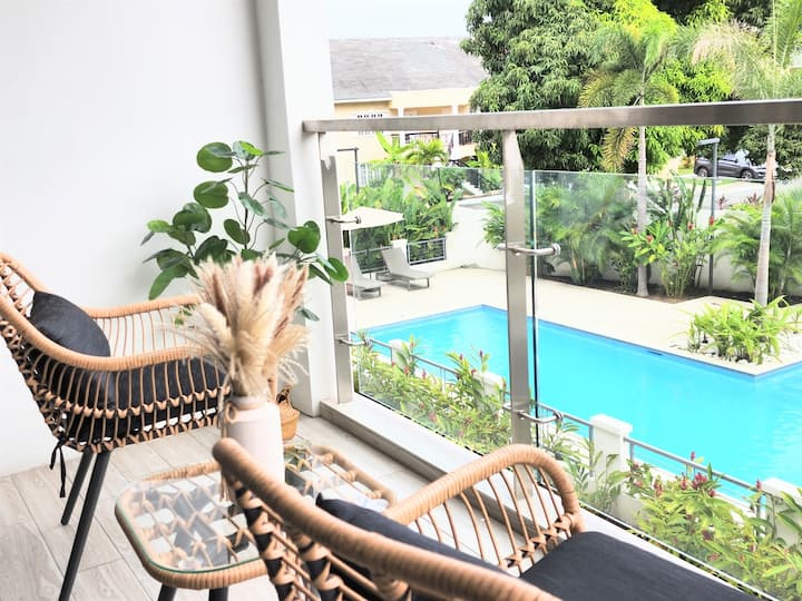 24/7 Secured Lux 1b/r W/pool By The Echelon - Kingston