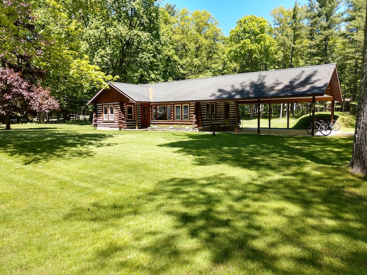 Lake Access! Twin Birch Resort - Kodiak Cabin - Honor, MI