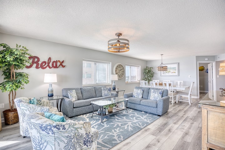 Crescent Keyes 810 | Oceanfront 3 Bedroom Condo - North Myrtle Beach, SC