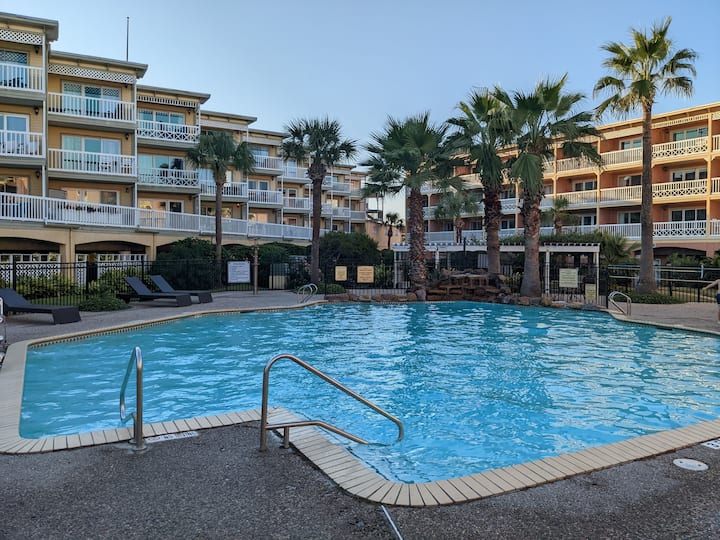 Oceanview Condo | Balcony | Steps To Babe’s Beach - Moody Gardens, Galveston