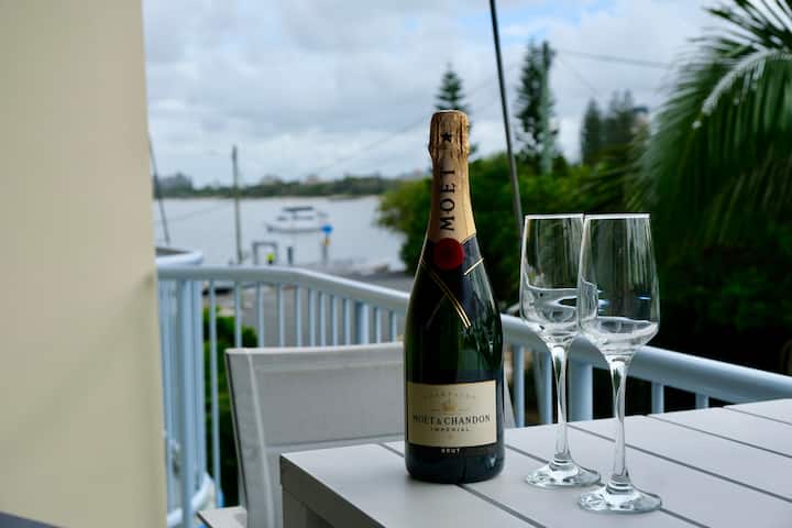 2 Bedroom Apartment With Balcony In Caloundra Tqu7 - Caloundra