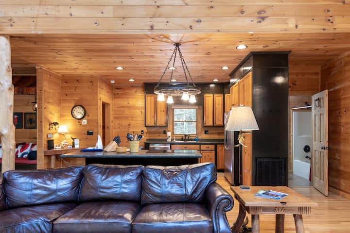 Serene Blue Ridge Cabin W/ Hot Tub & Fire Pit - Blue Ridge, GA