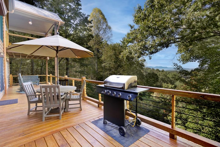 Hot Tub & Scenic Mountain Views, Game Room - Mineral Bluff, GA