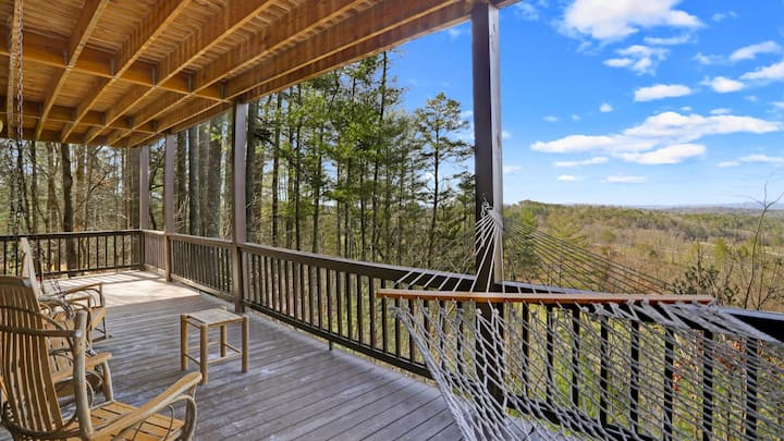 Hot Tub & Stunning Mountain Sunset Views Cabin - Blue Ridge Lake, GA