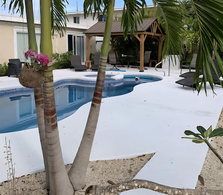 Gorgeous 3/2 Sfh Brand-new Pool & Spa,30ft Dockage - Marathon, FL