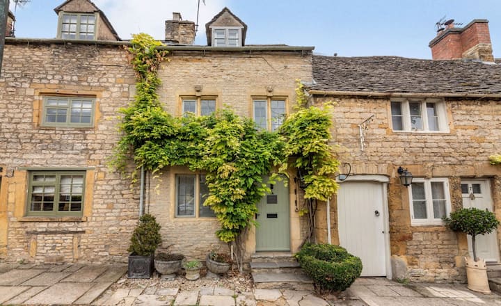 Cotswold Holiday Home In Stow, Sleeps 6+2 -Bag End - Stow-on-the-Wold