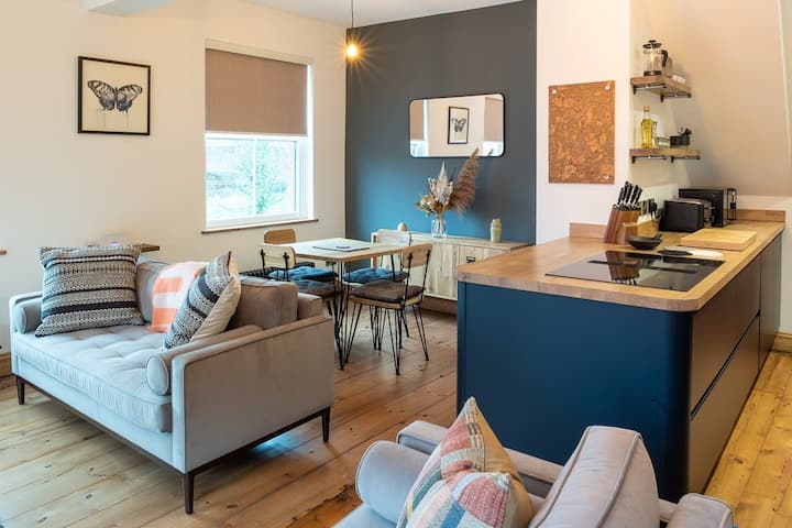 Stylish Quayside Apartment With River View - Norwich