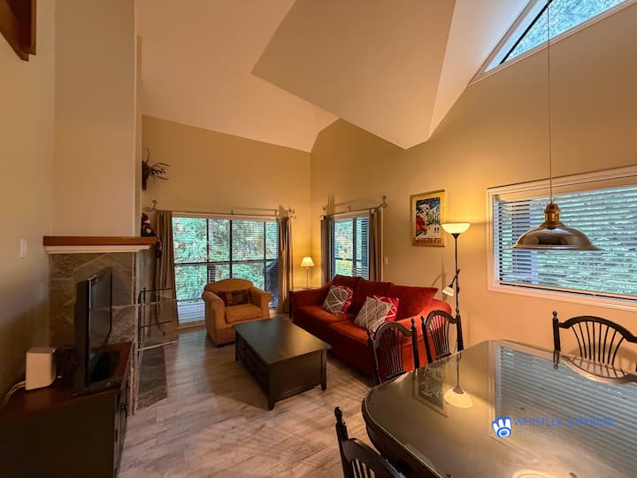 On Blackcomb Mountain - Balcony W/ Bbq, Common Rooftop Hot Tub, Free Parking - Whistler