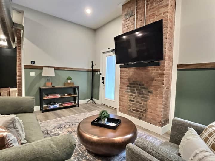 Rooftop & Pub Suites @ Bungalou + Bourbon Bar + Ga - Louisville, KY