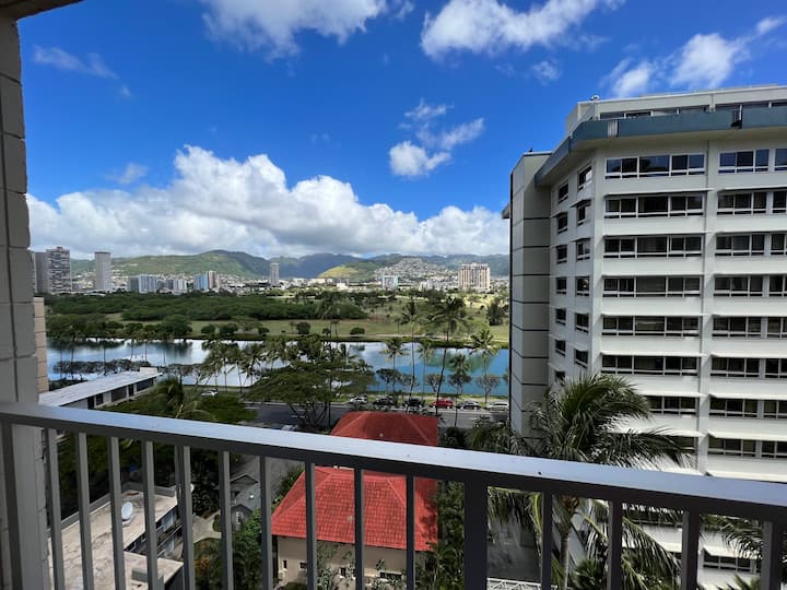 Mountain View 1 Bed Waikiki Condo W/ac & 1 Parking - Honolulu, HI