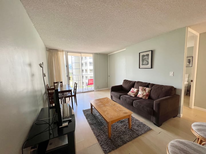 Waikiki Lanais 1 Bdrm Mountain View Condo W/free Parking On The 11th Floor - Honolulu