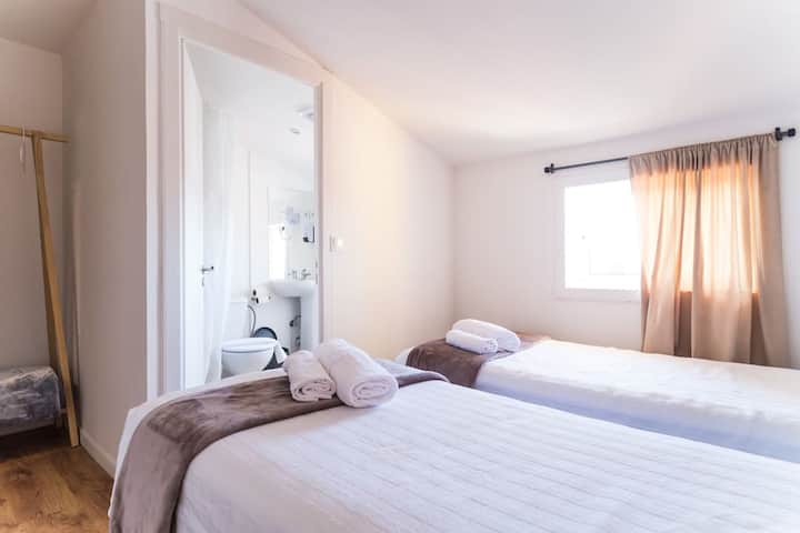 Twin - En-suite Bathroom - Fátima