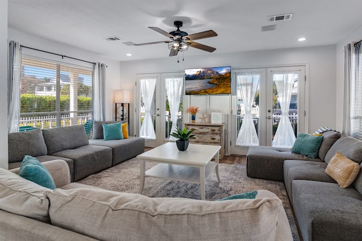 Luxury Destin Retreat | Walk To Beach | 4br + Pool - Destin, FL