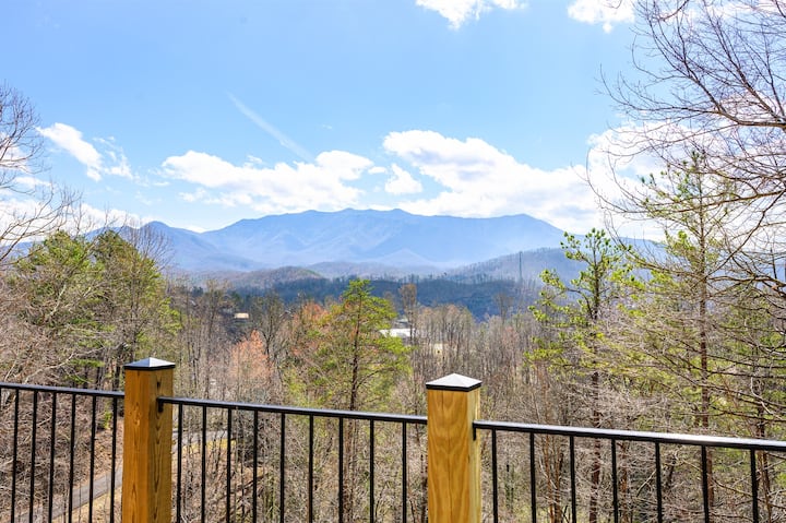 Hot Tub/views/games/3 Miles Downtown Gatlinburg - Gatlinburg