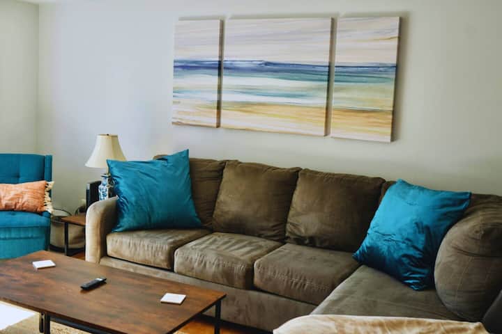 Lovely 2br Condo, Walk To The Beach! - Norfolk, VA