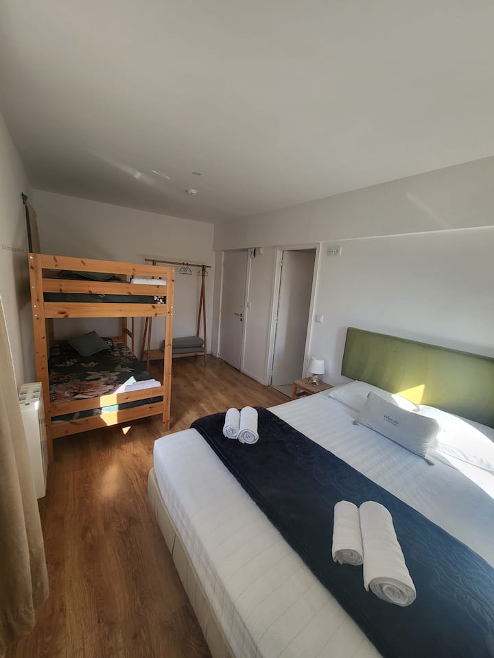 Quadruple-traditionelle-sdb Privée Avec Douche-vue - Fátima