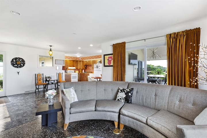 70’s Lodge • Spa Retreat For Friends & Family - Traverse City, MI