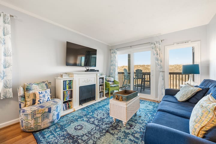 Nags Head! Two Bedroom, Oceanfront Condo - Jockey's Ridge State Park, Nags Head