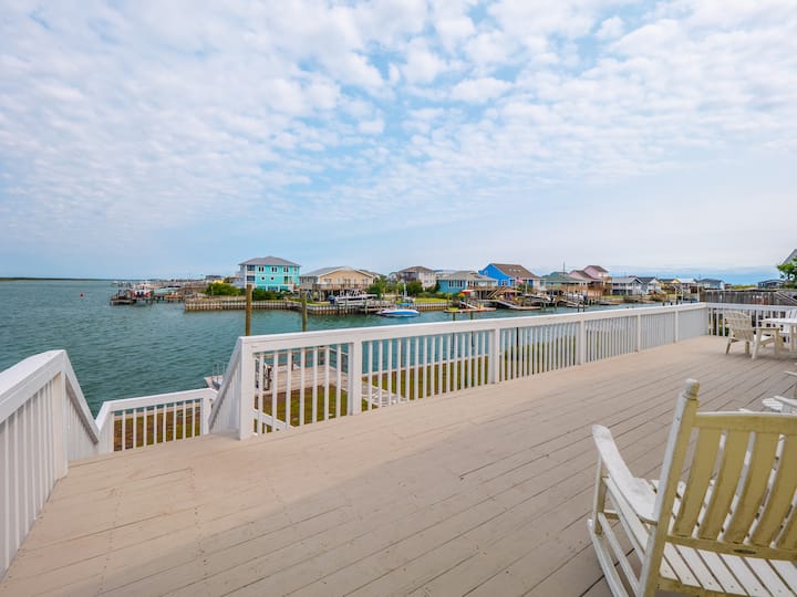 Bear's Den | Canal Front + Boat Dock! - Hampstead, NC