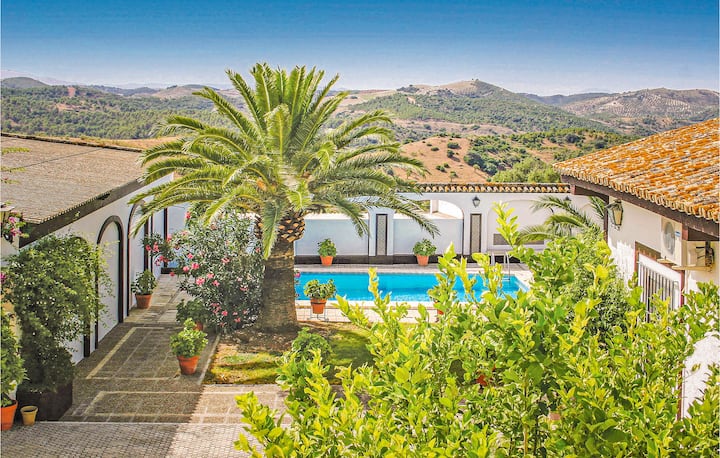 Gorgeous Home In Morón De La Frontera - Morón de la Frontera