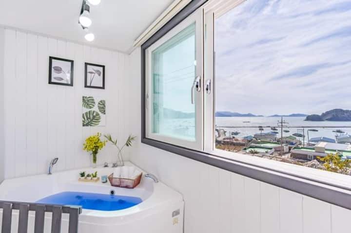 힐링스팟 복층 월풀스파 객실, 거문도 - Yeosu-si