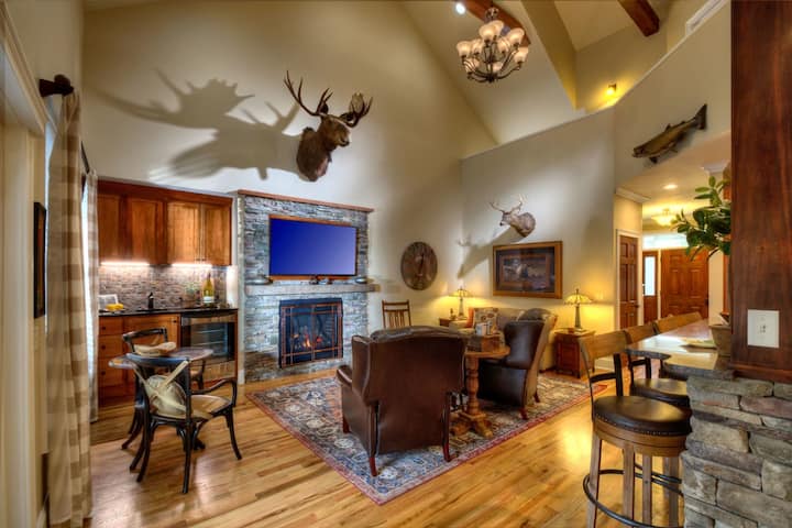 Upscale Adirondack Inspired Evan's Lodge - Skaneateles Lake, NY