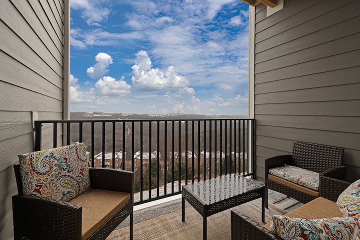 Walk-in 3br Condo Near Strip & Sdc - Missouri