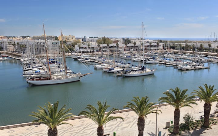 Lagos Marina View Apartment Near Beaches And Shops - Lagos