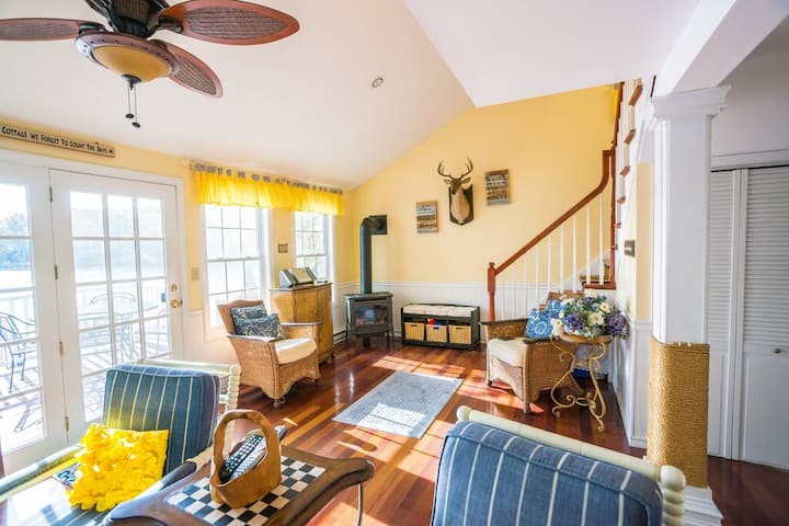 Direct Lakefront House Sleep 8 - Colchester, CT