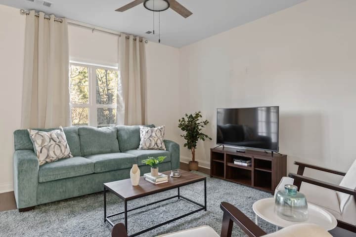 1 King 1 Queen 2 Double | Garage | W&d - Hendersonville, TN