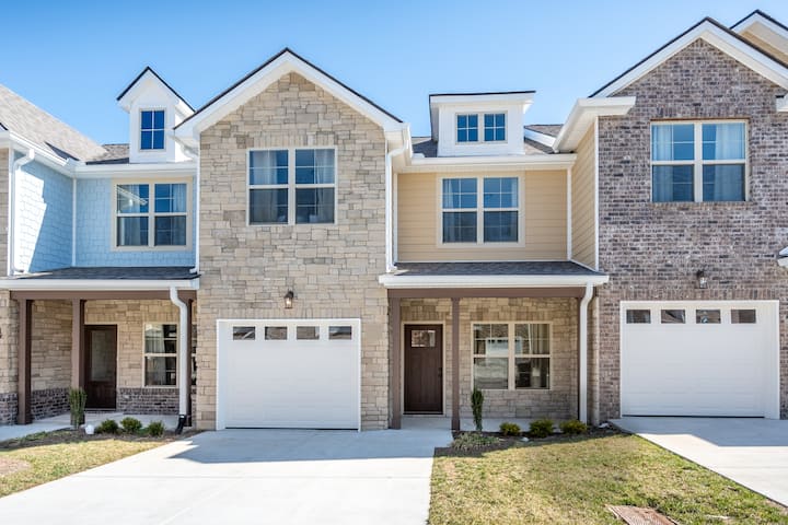 1 King 1 Queen 2 Double | Garage | W&d - Hendersonville, TN