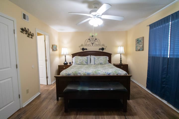 Cozy Condo W/pool Across The Street From Beach! - Corpus Christi, TX