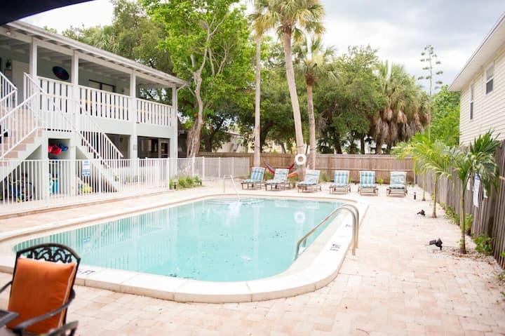 Group Beach Retreat With Pool | Sleeps 24 - Indian Rocks Beach, FL
