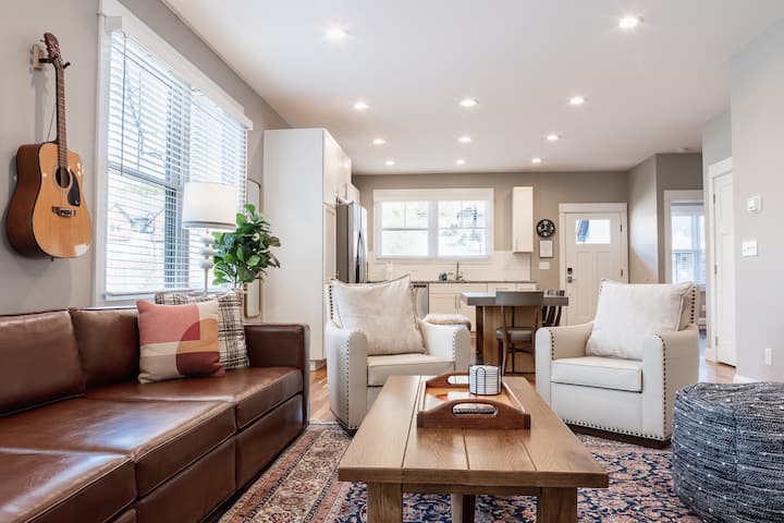 Pet-friendly 4br Home | Asheville | Hot Tub - Asheville, NC