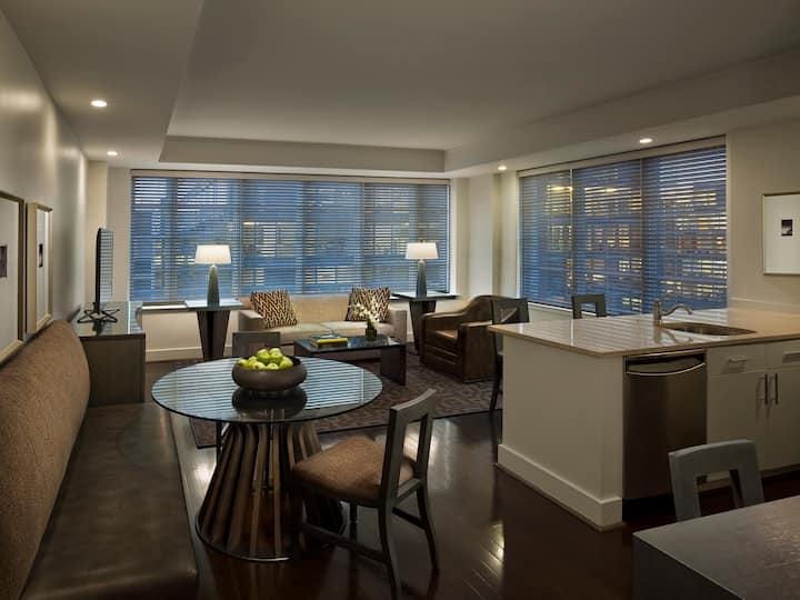 1bed 1.5 Bath H St View / Walk To White House - Arlington, VA
