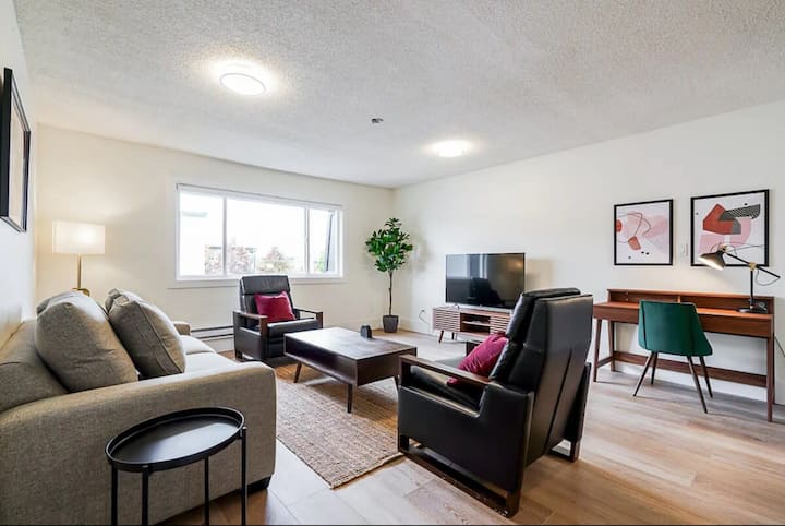 Downtown | Cozy | Near Transit - Surrey