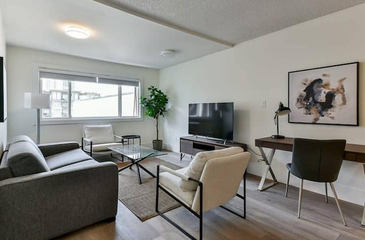 Near Skytrain | Free Parking | Dt Surrey - New Westminster