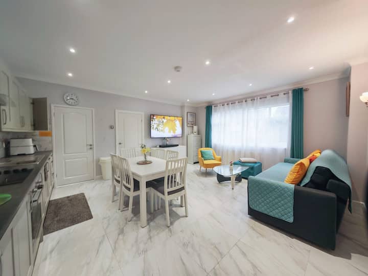 Beachside Bungalow | Step-free Accessible Stay - Port Talbot