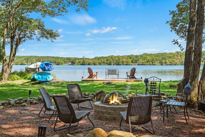Lake Daze By Avantstay | Lakefront, Hot Tub & View - Tannersville, PA