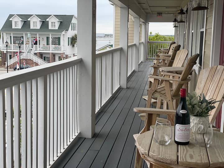 Charming Downtown 1-bedroom Suite | Walk To - Swansboro, NC