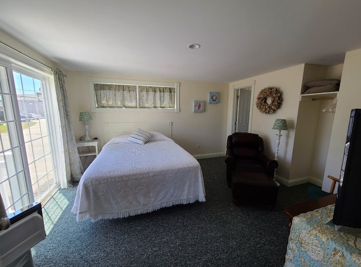 250 Feet From Sand At Wells Beach - 1 Queen Bed - Wells