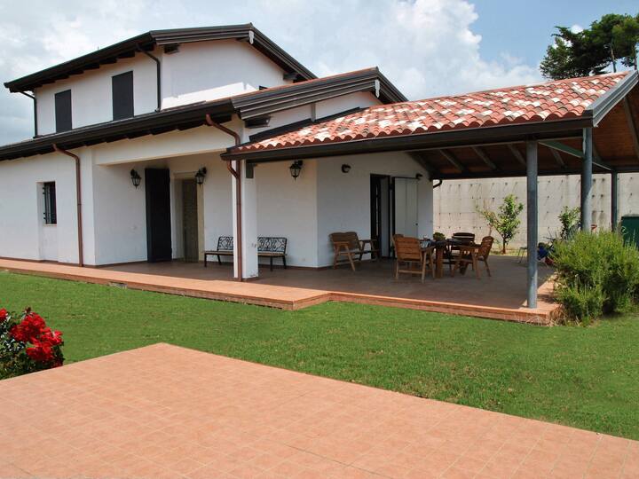 Quattro Rose By Interhome - Sperlonga