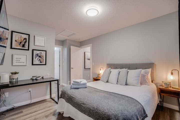 Chandler - Central 5 Bdrm Home, Workspaces & Wifi - Edmonton