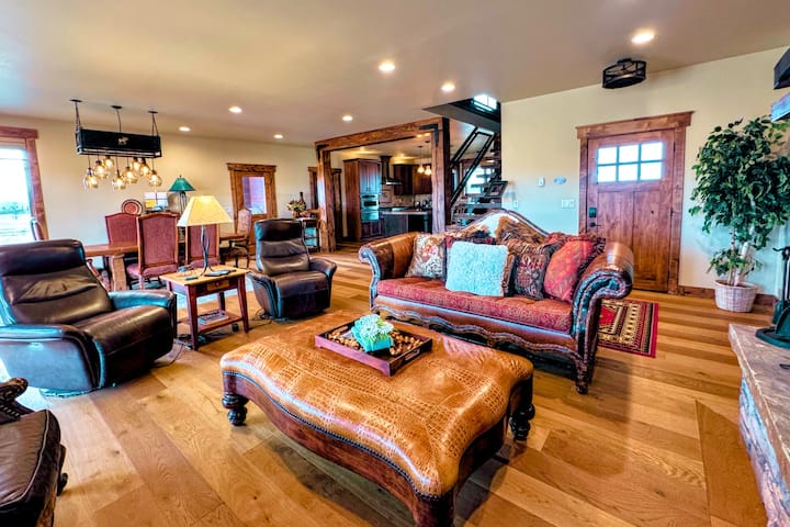 Luxury Family Home With Full Teton Views + Hot Tub - Driggs, ID