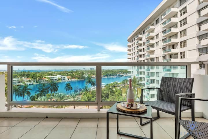 Bayfront View Balcony-beachfront Condo - Miami Beach, FL