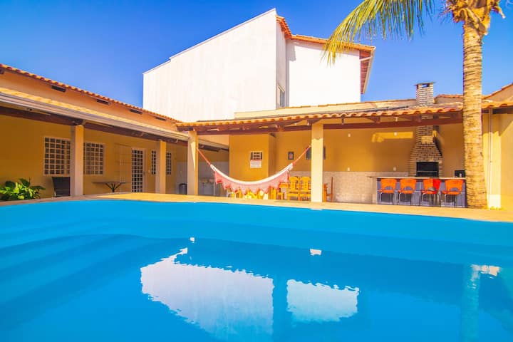 Casa Charmosa Com Piscina E Localização Incrível - Caldas Novas