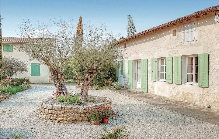 Amazing Home In Rioux - Rioux