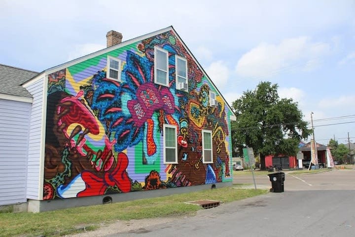 Artsy Funky Central 3br Art House - Metairie, LA